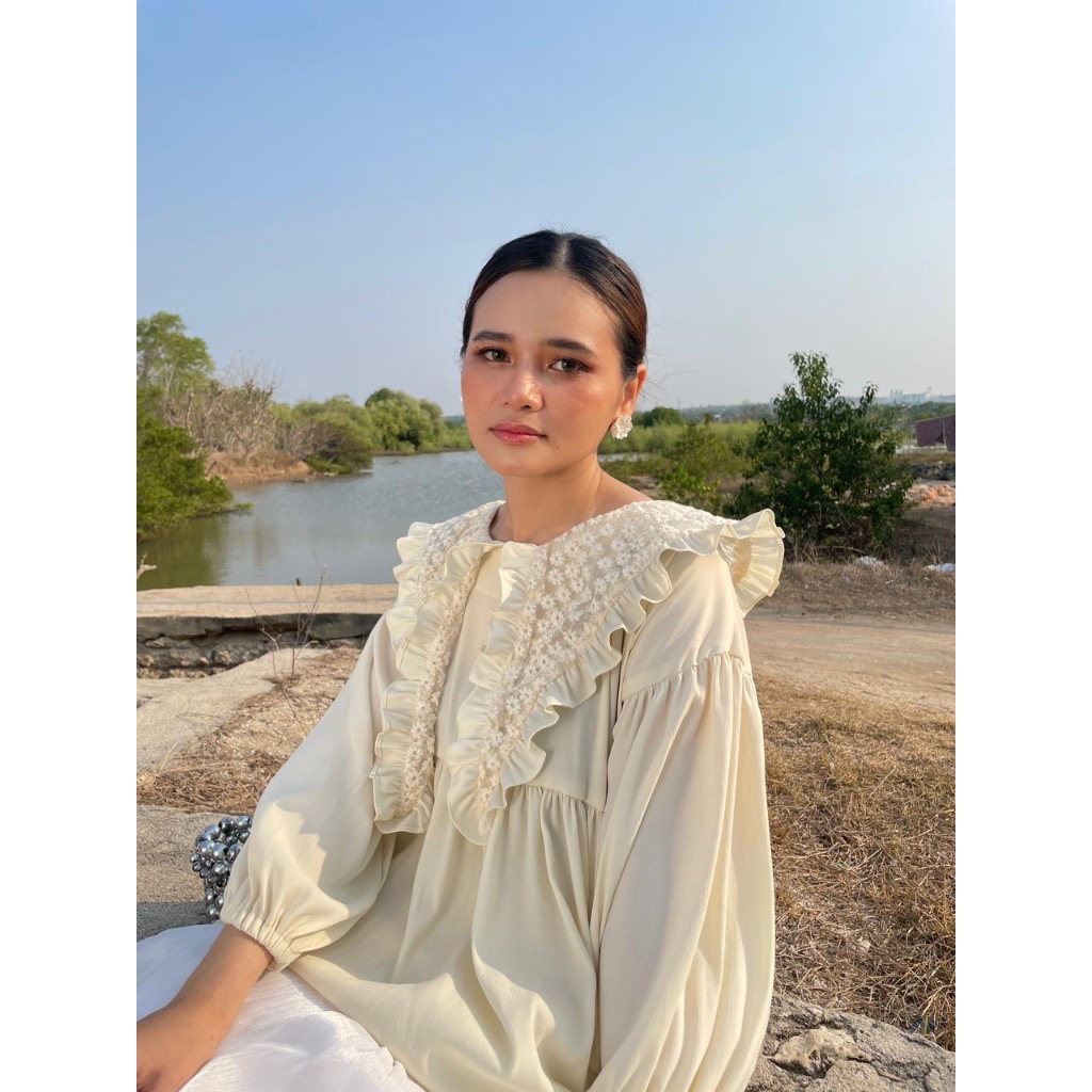 Zéa - Selma - Korean Lace Satin Brocade Blouse | Shopee Malaysia