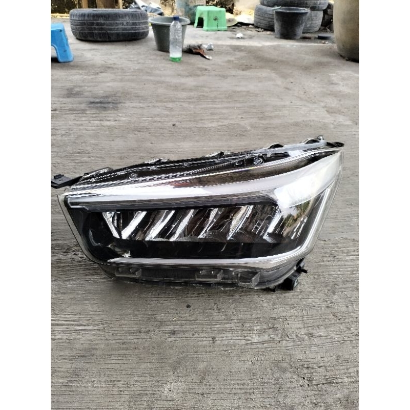 Original Rocky Raize headlamp, left side of the Raize Rocky car's ...