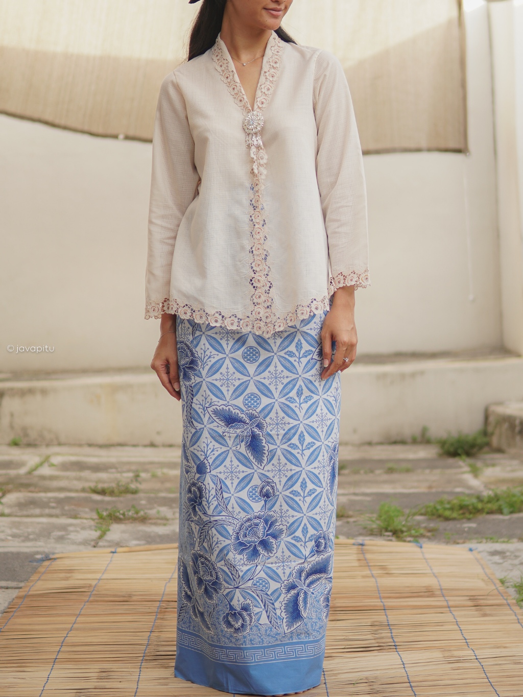 JavaPitu - Traditional Cap Written Batik - Hokokai Kawung background in ...