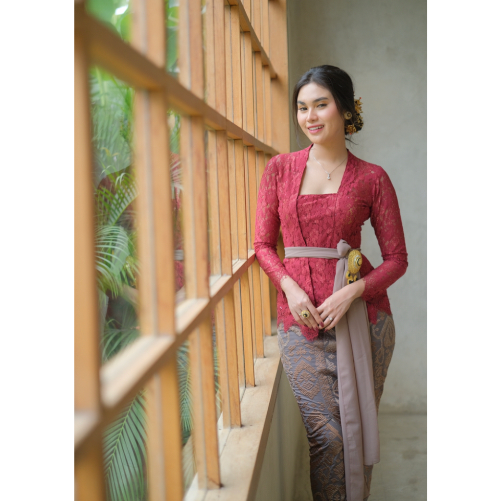 La-perle kebaya | Kebaya bali modern kebaya Clothing Brocade kebaya Brocade kebaya Graduation ...