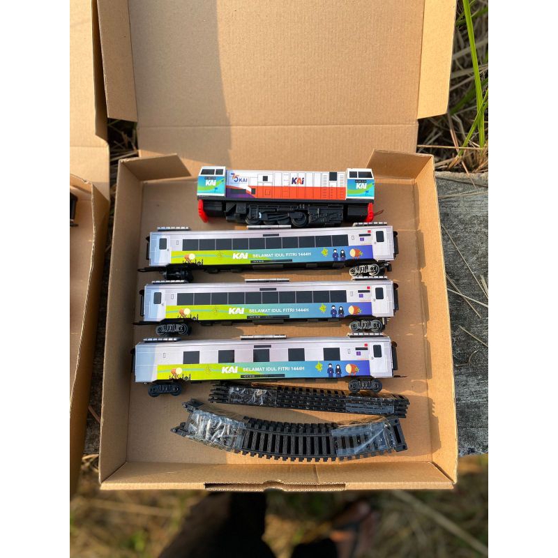 Indonesian Train Toy Series package, 2022 Eid cc206 Locomotive, 2 ...