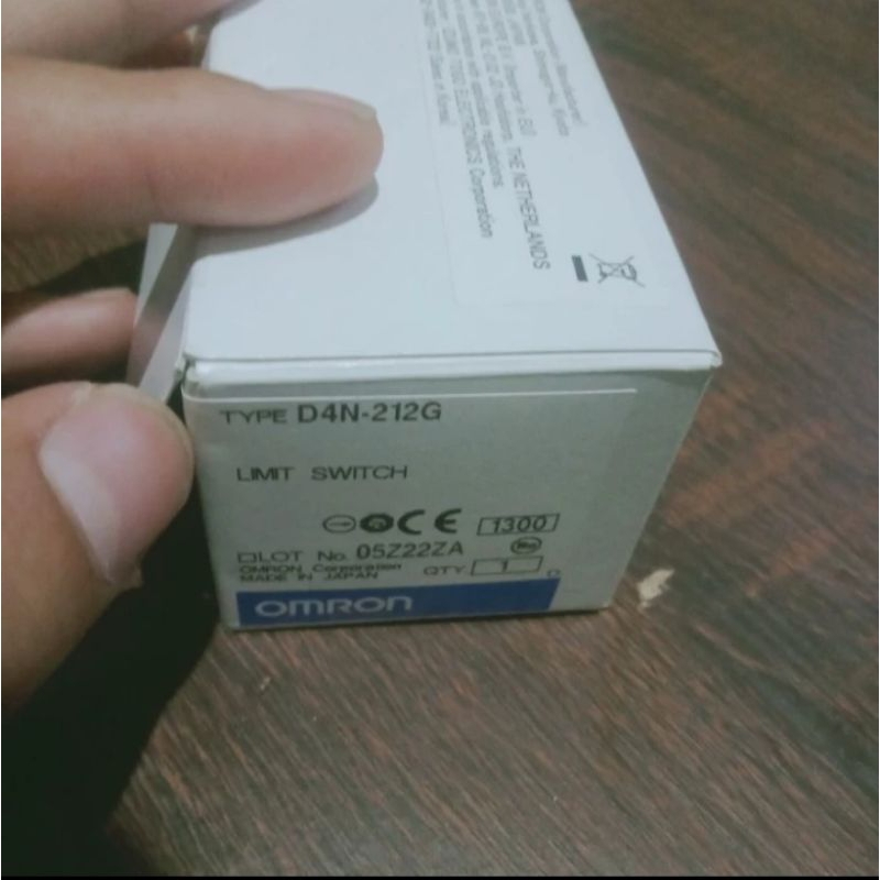 Limit SWITCH OMRON D4N-212G ORIGINAL ORIGINAL | Shopee Malaysia