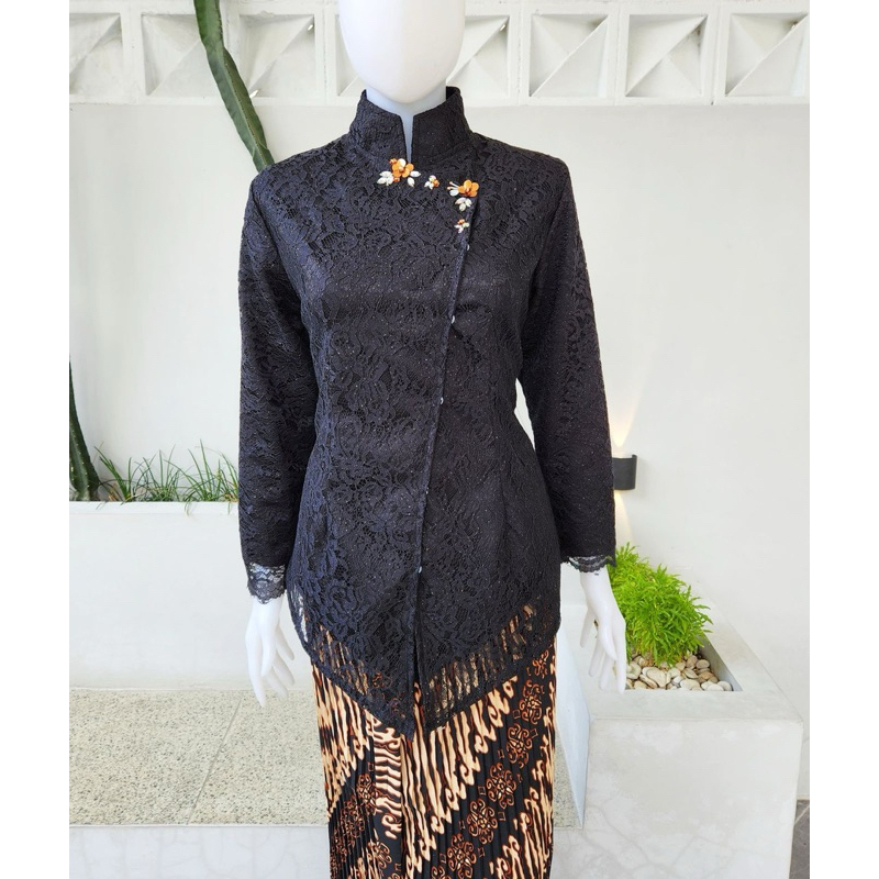 Janggan Kebaya/Sanghai Kebaya/broklat kebaya/dian sastro kebaya ...