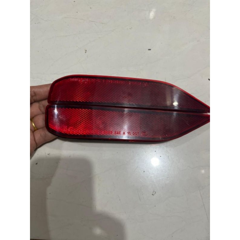 Mitsubishi ORIGINAL EXPANDER Rear Bumper Reflector Lamp | Shopee Malaysia