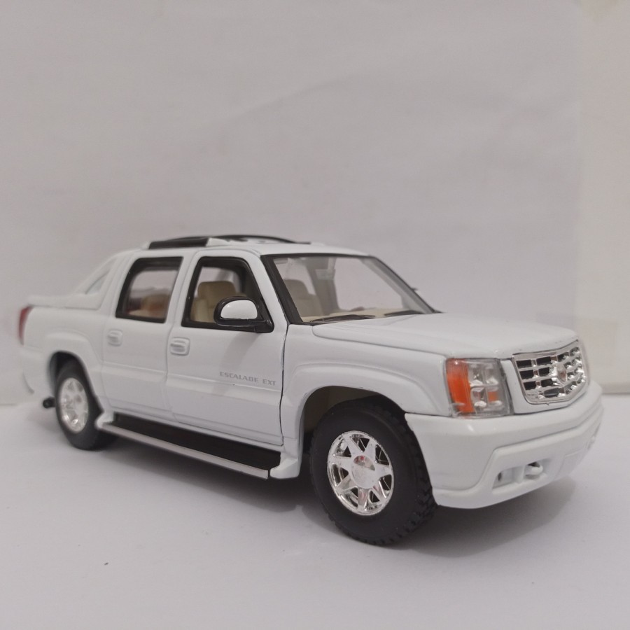 Diecast Cadillac Escalade EXT miniature sports car display collection ...