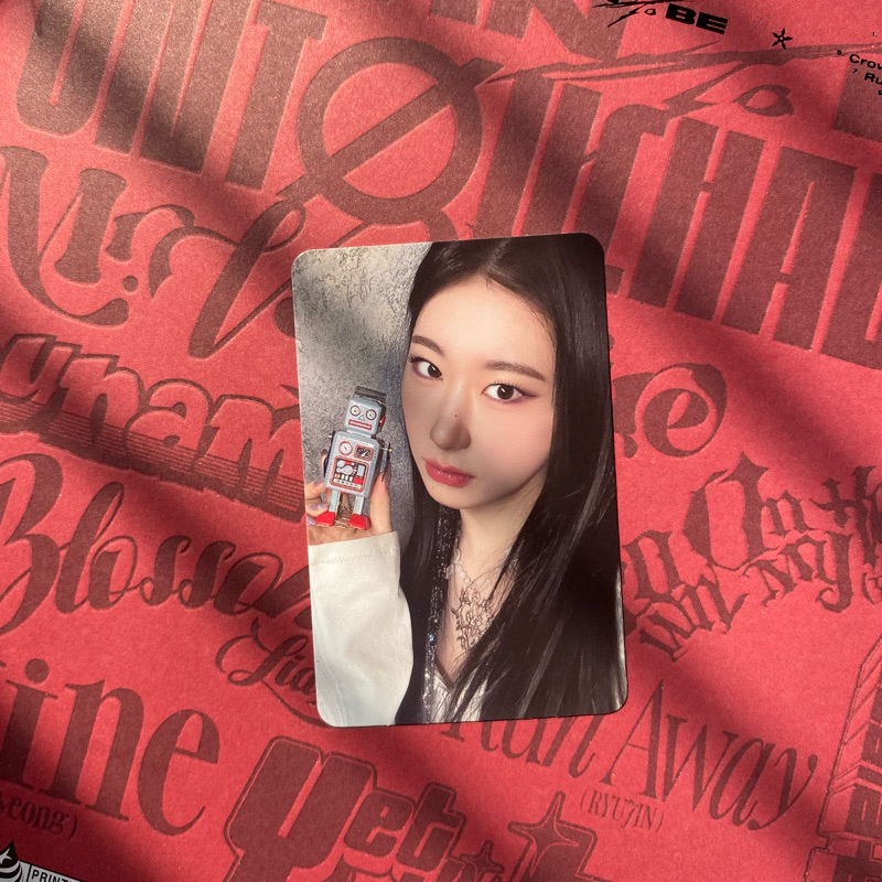 Pc CHAERYEONG ITZY ALBUM BORN TO BE SE UNTOUCHABLE SPECIAL EDITION ZOOM ...