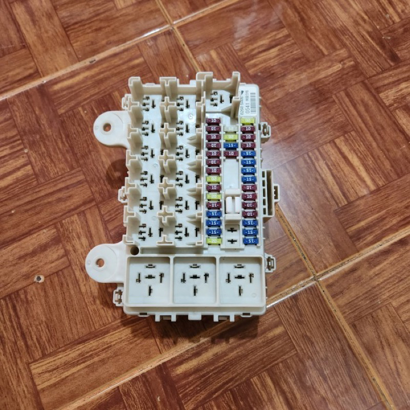 ORIGINAL PLUS Original isuzu giga fuse box plus relay | Shopee Malaysia