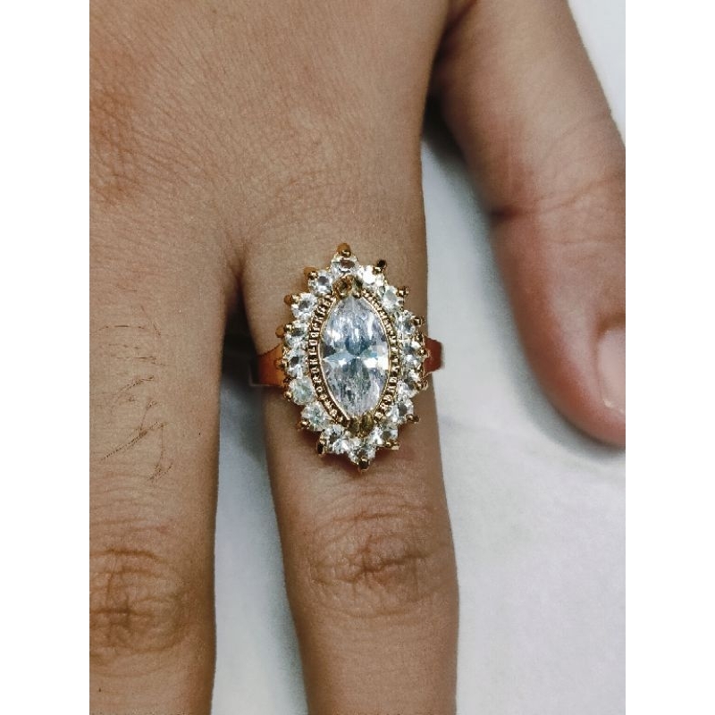 Xuping Gold Ring with White Diamond Cutting Stone Markis Model | Shopee ...