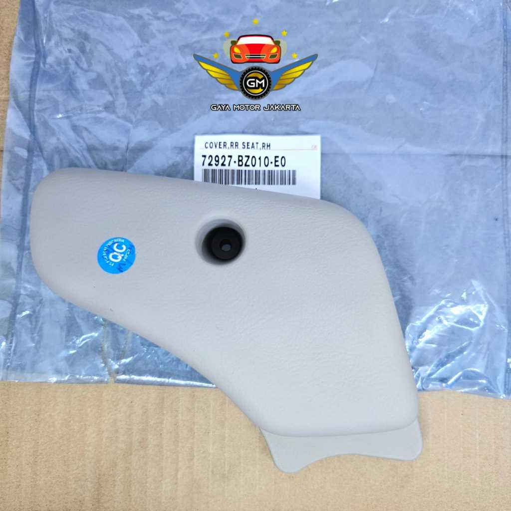 Close the Right Rear Seat Adjustment Cover for Toyota Rush-Terios 72927 ...