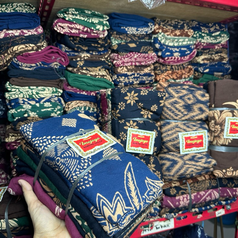 Women's Lecak Sarong, Santung Cloth, Goyor Batik Sarong, Female Santri ...