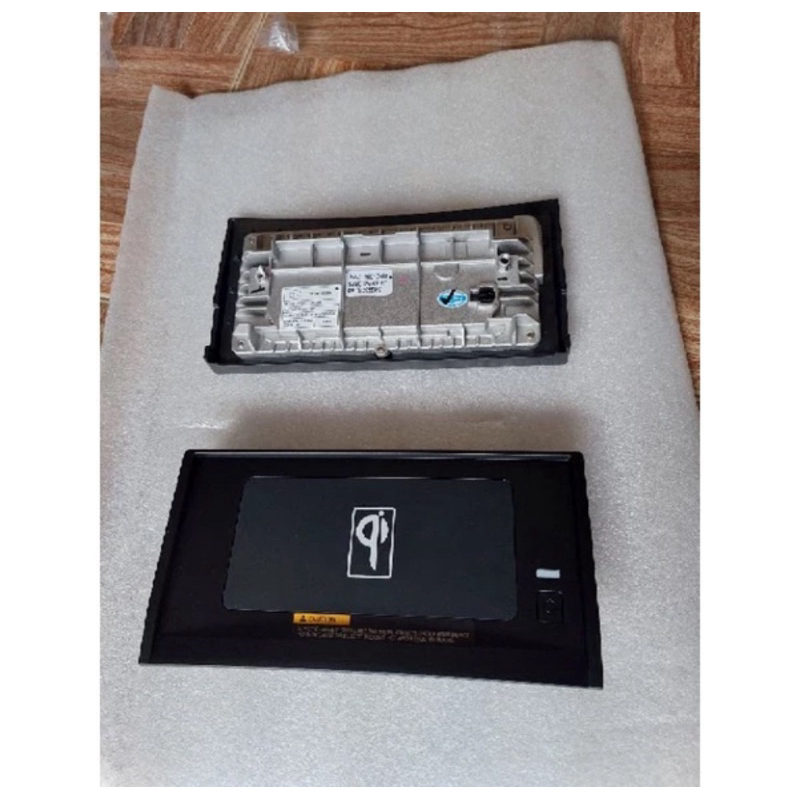 HP Wireless charging charger for fortuner vrz gr original toyota ...