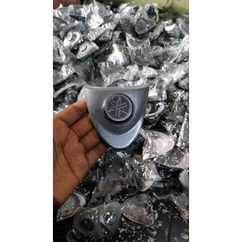 Yamaha F1zr cast silver front panel tie emblem | Shopee Malaysia