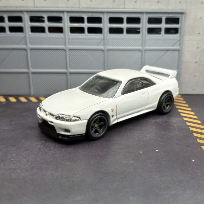 PUTIH Hotwheels Premium Nissan Skyline GT-R R33 White Diorama loose ...