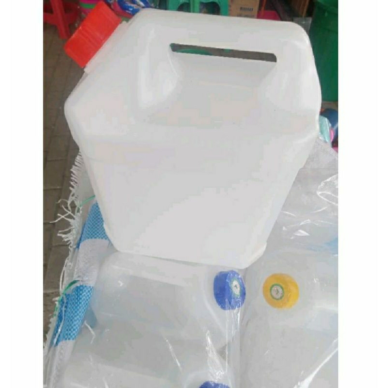 WATER JERRY CAN/PLASTIC JERRY CAN SIZE 5 LITER | Shopee Malaysia