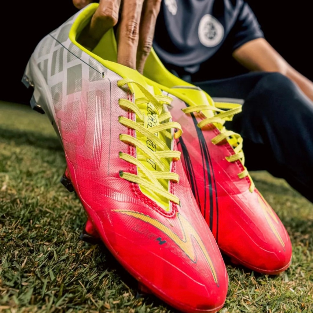{Pro} Football Shoes Specs ACC ACCELERATOR Lightspeed 4 NUSANTARA PACK ...