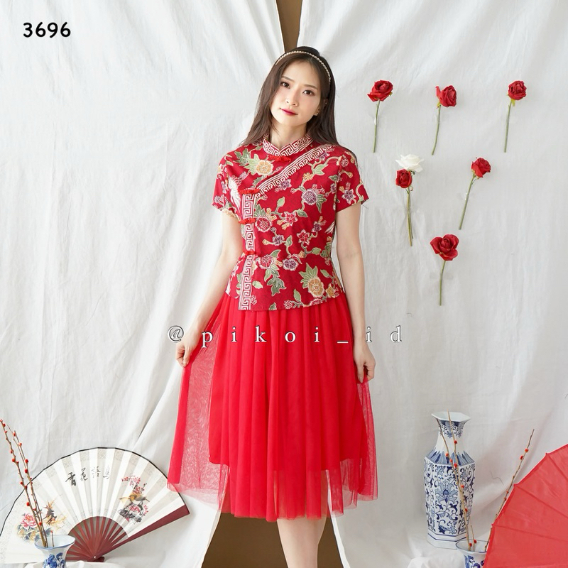 MERAH New CNY Red cheongsam dress/Midi dress lace batik Sogan ikat ...