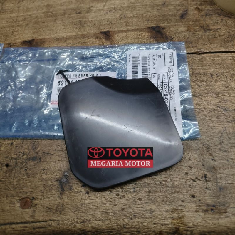 Innova Zenix 2023 Front Bumper Towing Tow Hole Cover up ORIGINAL ...