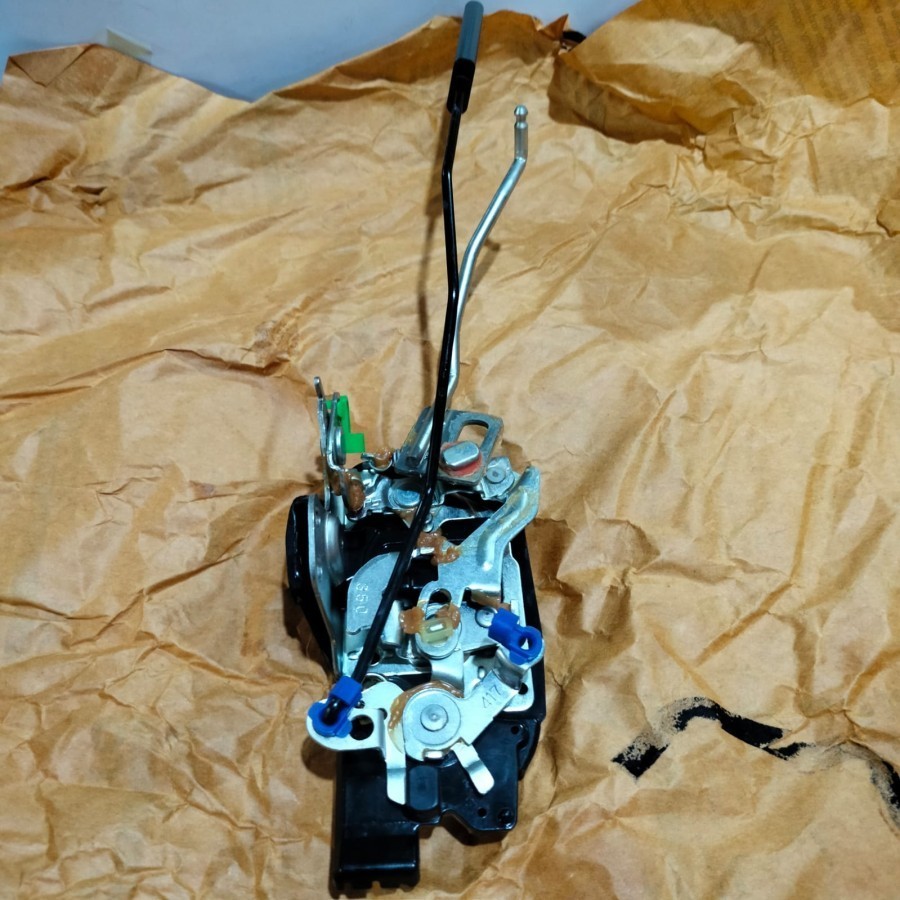 Door LOCK LH RH LEFT RIGHT DOOR LOCK ISUZU ELF NHR NKR | Shopee Malaysia