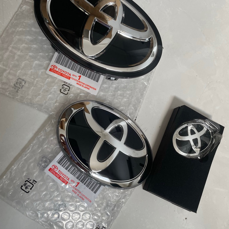 Emblem black Toyota Zenix Innova upgrade glass look glossy Front Rear ...