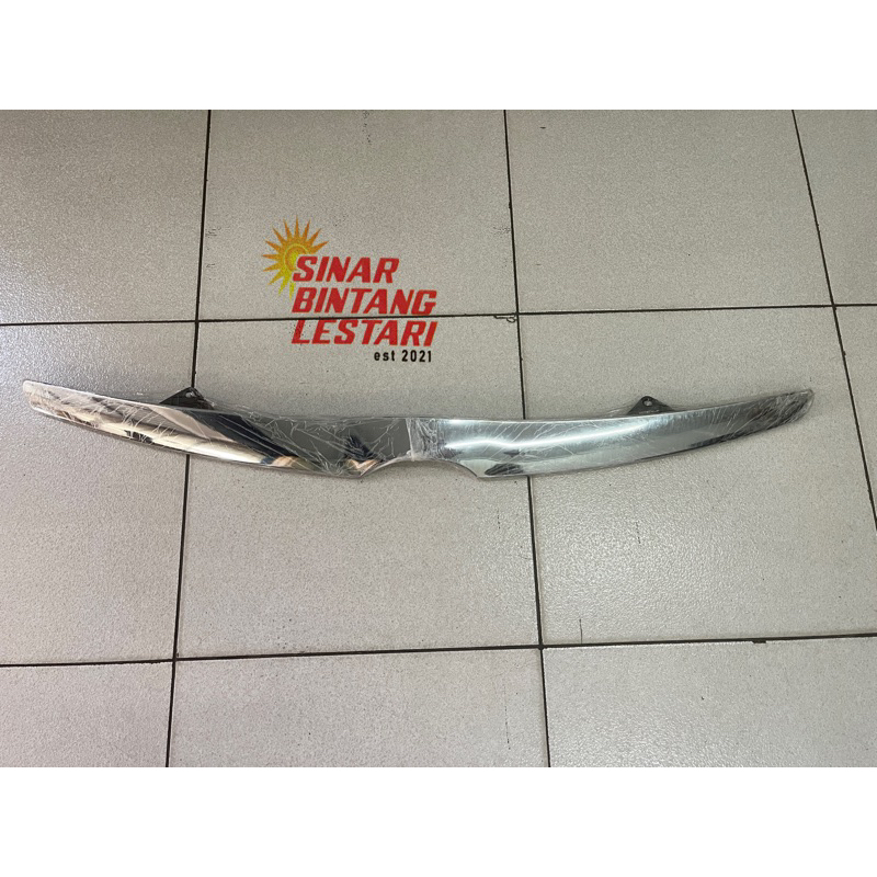 MESIN Hood Molding / List Grill for Toyota Innova Engine Hood (2008 ...