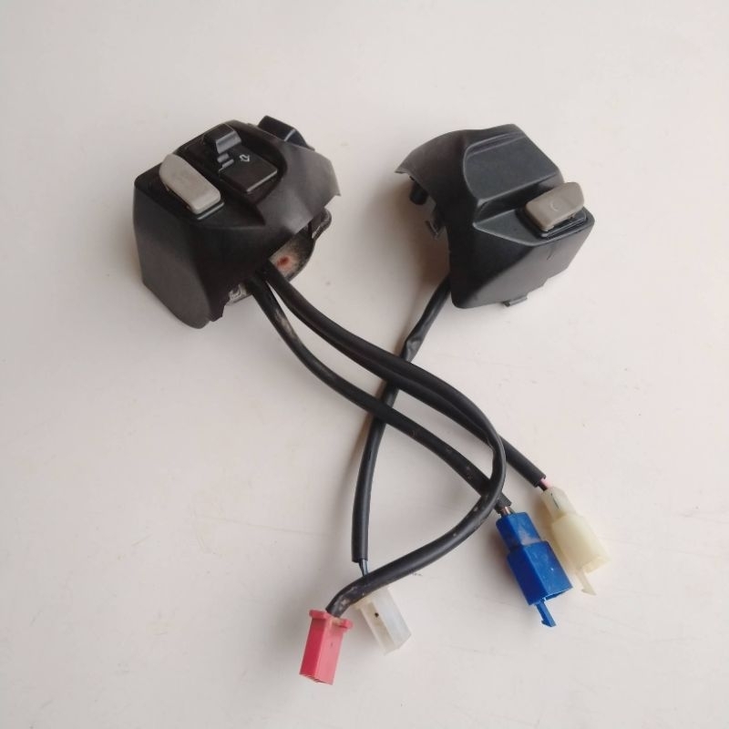 Aerox 155 Right Left HOLDER ORIGINAL AEROX Switch | Shopee Malaysia