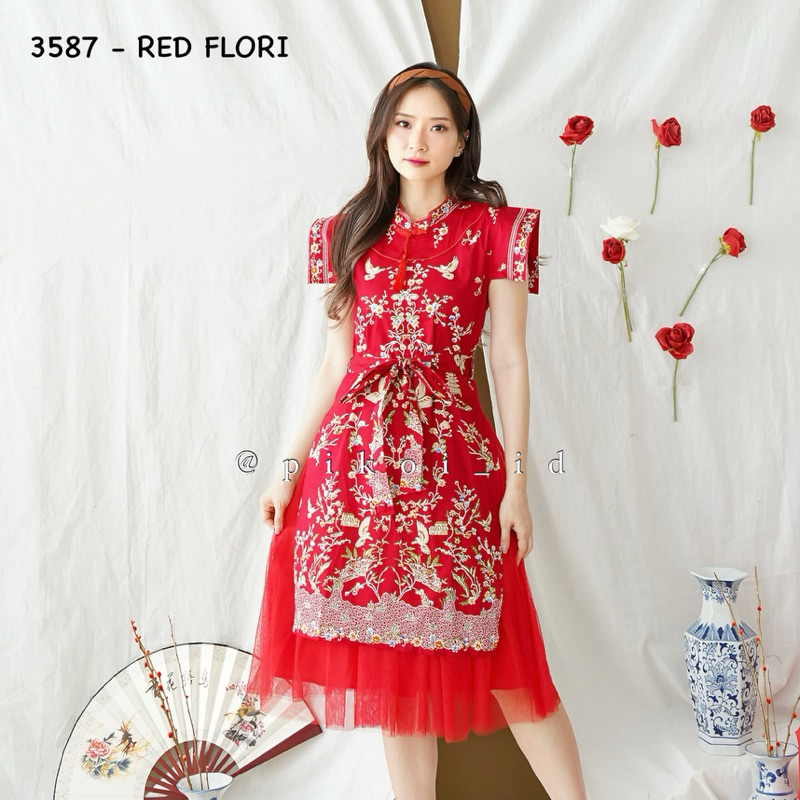 MERAH New CNY Red cheongsam dress/Midi dress lace batik Sogan ikat ...