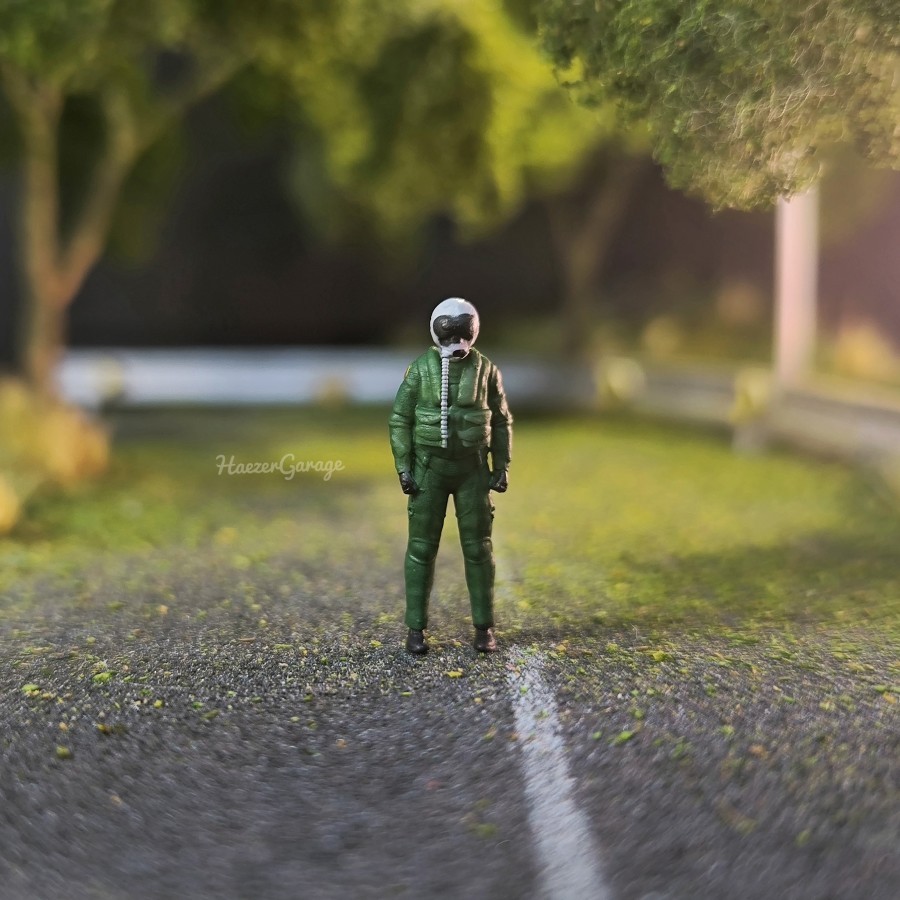 Hg Miniature Pilot Using Helmet Scale 1/64 Diorama Airport Airplane ...