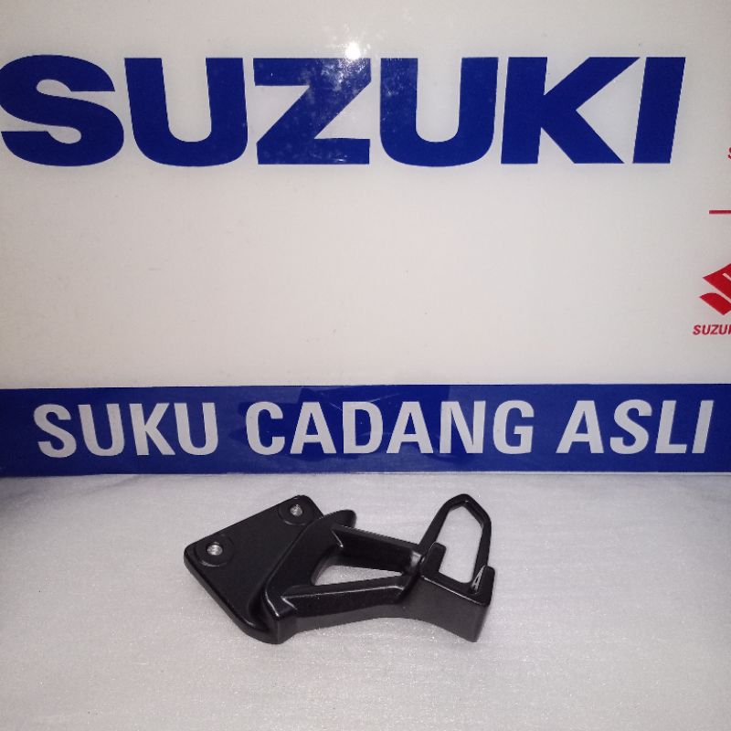 Suzuki skywave left foot step bracket original part (PCX) | Shopee Malaysia