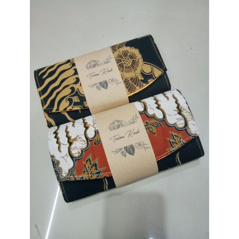 Contains 20 pcs souvenir batik folding wallet with 3 storage ...
