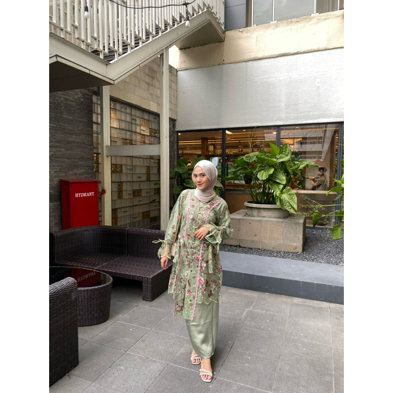 Kirana KEBAYA Already Got Long Sleeve INNER| Application kebaya ...