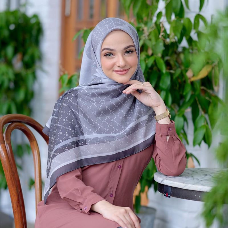 Mandjha ivan gunawan hijab - dazzle patches grey | Shopee Malaysia
