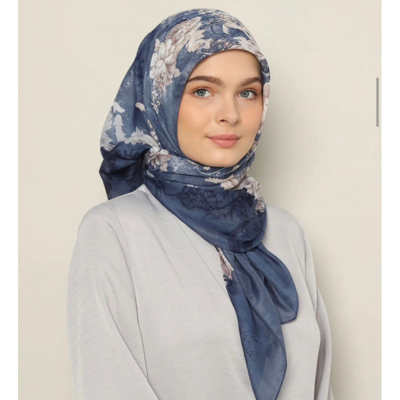 Blume Miss color hijab turkiye voile ultrafine polysun 120*120 | Shopee ...