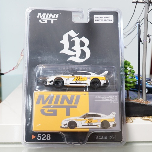Mini GT Nissan LB Silhouette Works GT 35GT-RR Ver 1 LB Racing Japan ...