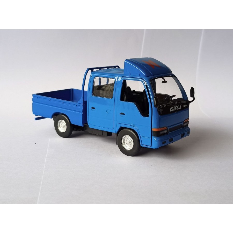 Diecast Toy Car Isuzu Pickup Miniature Toy Car Collection Shenghui 1:32 ...