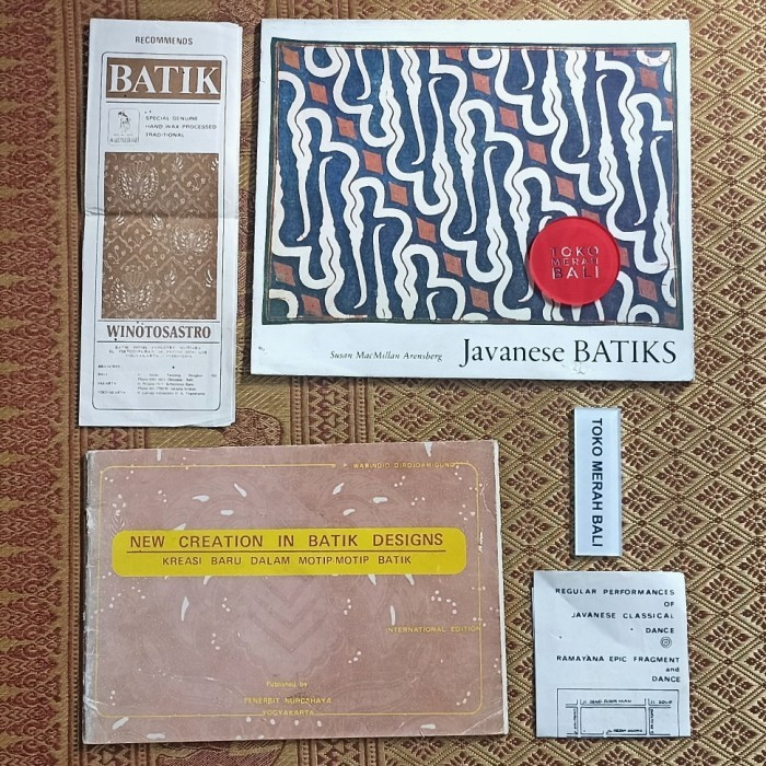 Package of 2 brochures, 2 Batik books in Javanese Javanese Batiks ...