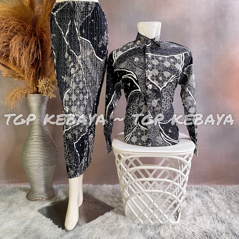 Plisket Skirt Couple Batik / Long Sleeve Couple Batik / Latest Motif ...