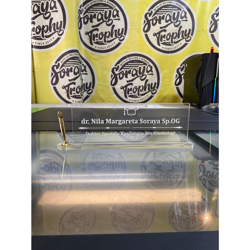 Clear Acrylic Office Desk Nameplate UV Writing 8mm Thick UK 28CM X 10CM ...