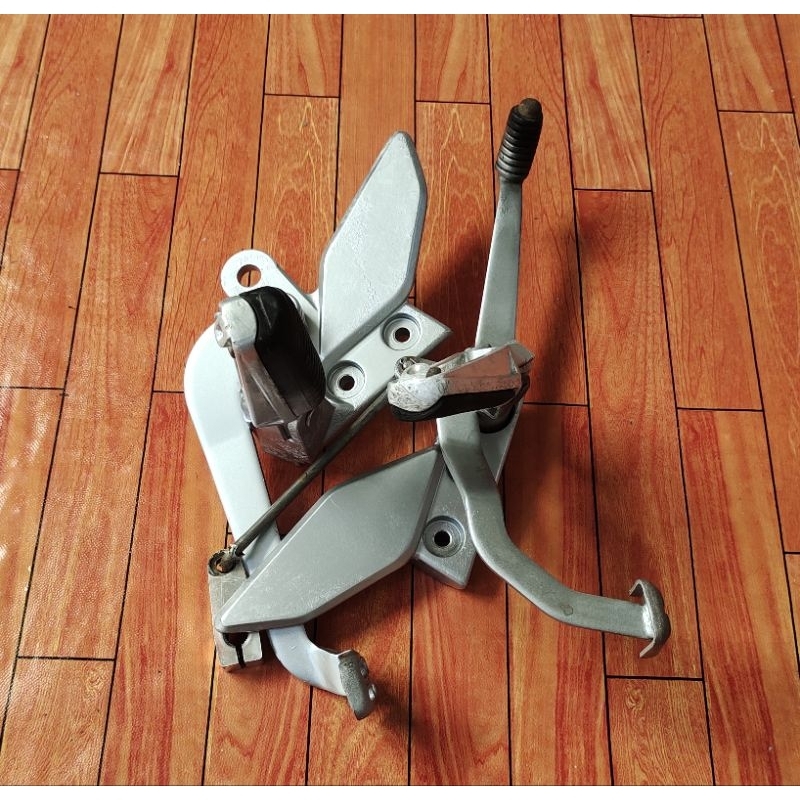 Front Step footstep yamaha vixion old original | Shopee Malaysia