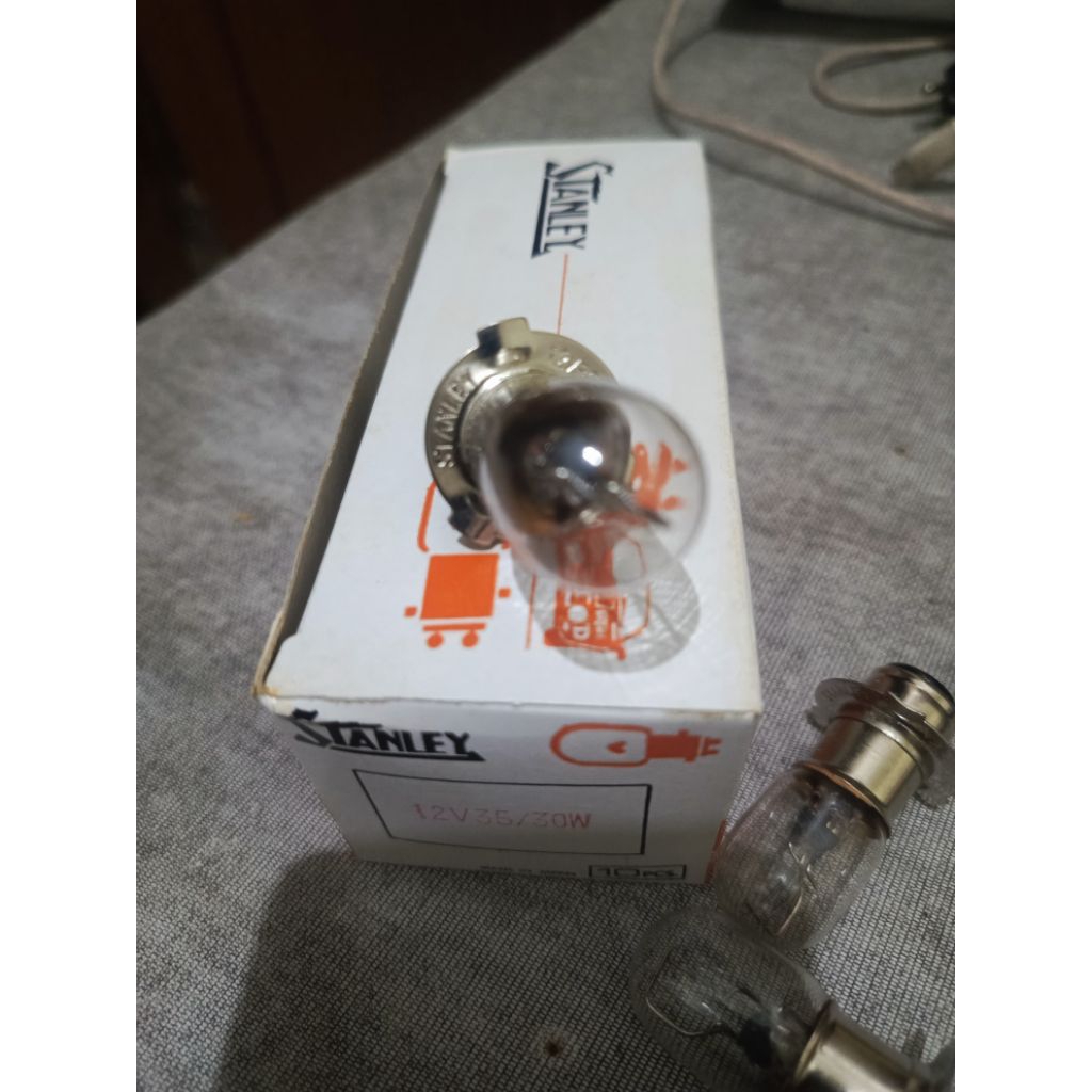Suzuki A100 GP TRS 100 125 Headlight Bulbs 3 Feet 12V 35/30W Three ...