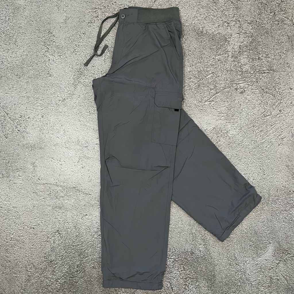 Uniqlo Cargo Trackpants (grey) | Shopee Malaysia