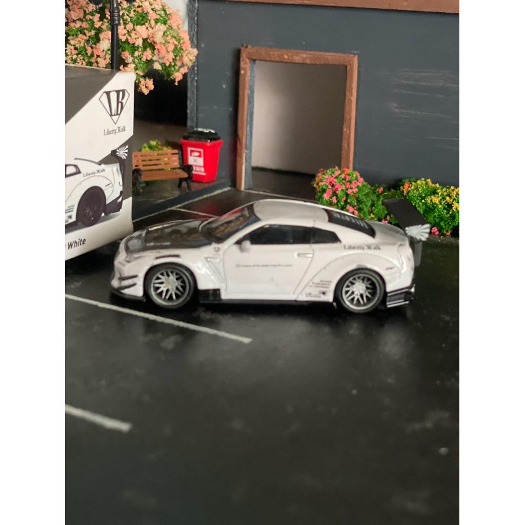 Nissan GT-R R35 White 68 [MINUS] | Shopee Malaysia
