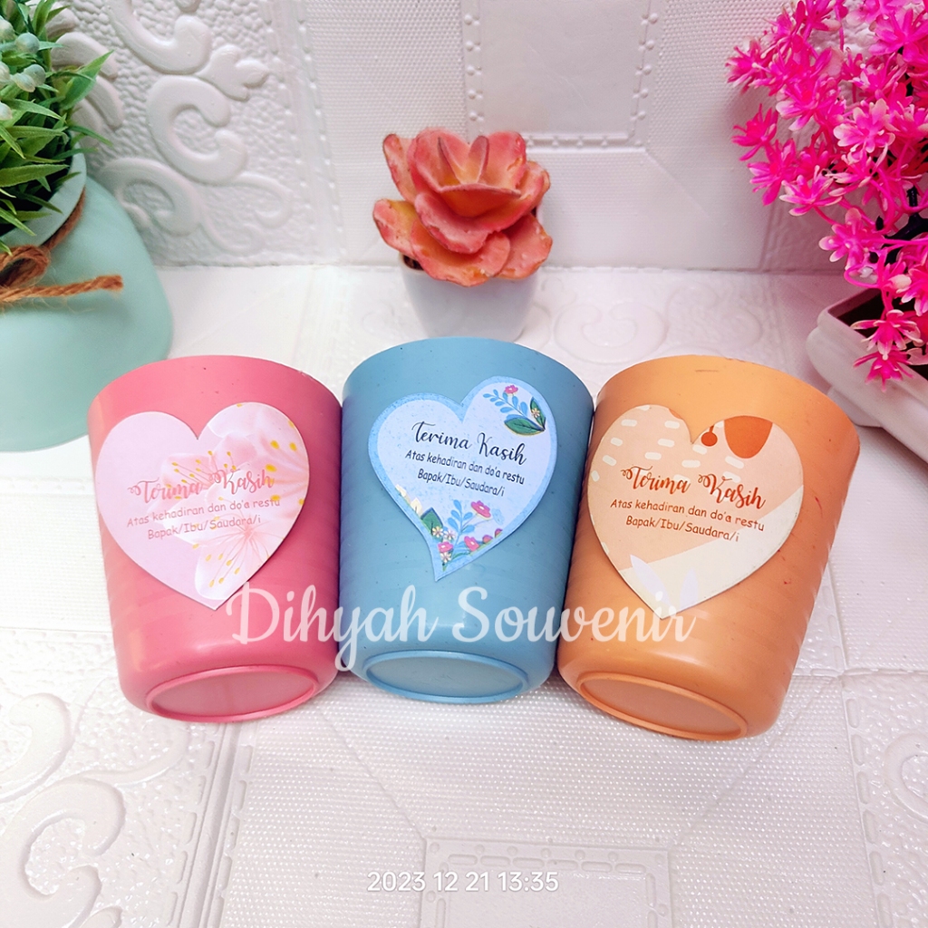 COLORED PLASTIC CUPS SOUVENIRS IN PLASTIC PACKAGING + GREETING CARDS ...