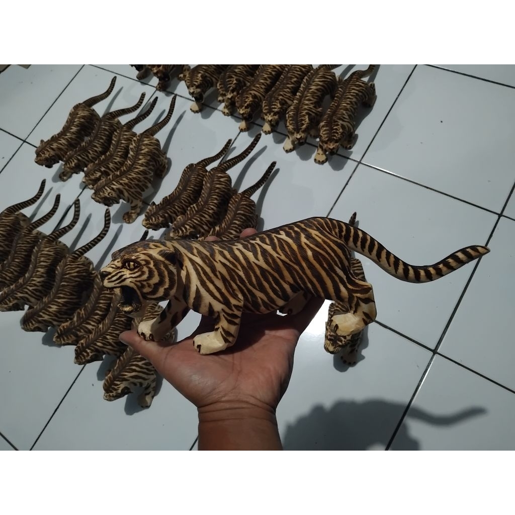 TIGER WOOD STATUE 20 CM SOLDER NATURAL HANDMADE | Shopee Malaysia