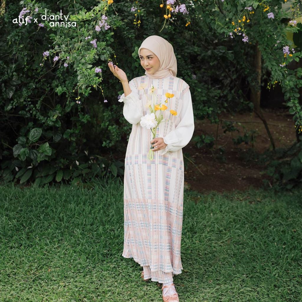 Alif Modern Wear - Avery Dress Pleats Motif - Alif x Dianty | Shopee ...