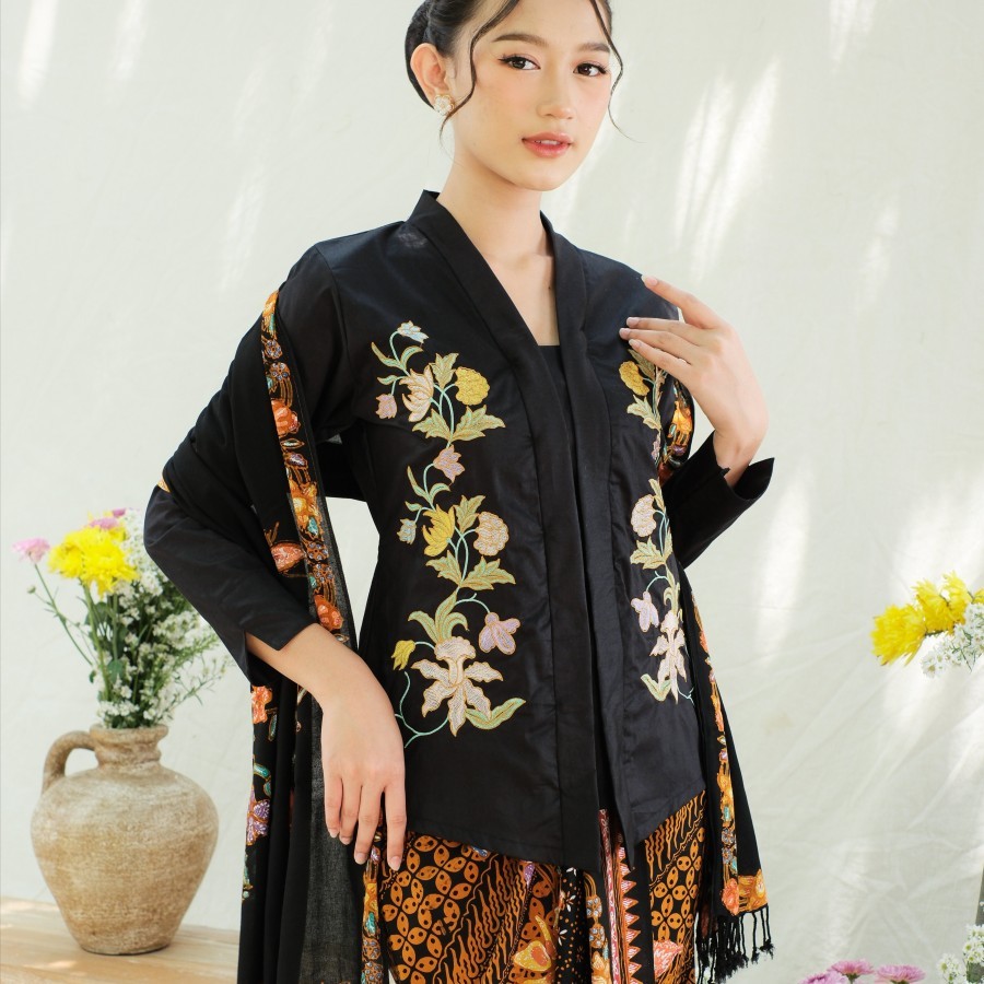 HITAM KATUN Kartini encim Kebaya embroidered malia long sleeve ...