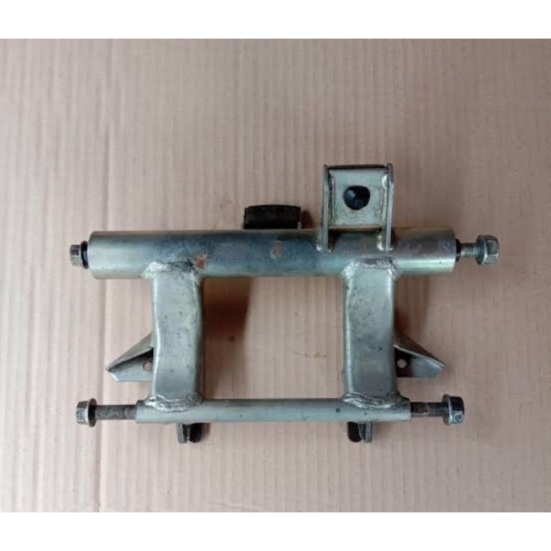 MESIN Engine mounting chassis / engine swing arm for honda vario 125 ...