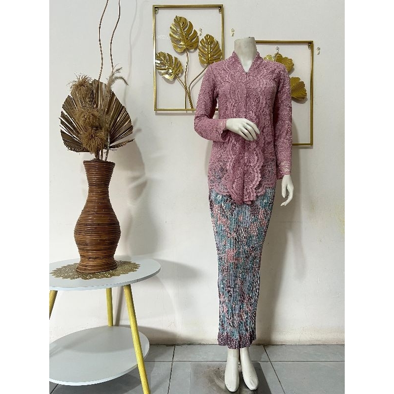 Encim KEBAYA TOP/SHORT KARTINI/SIMPLE KEBAYA/BEAUTIFUL KEBAYA/UNIFORM ...