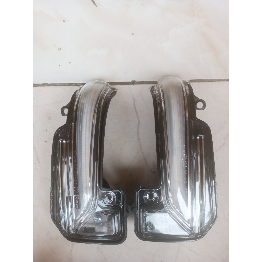 Toyota Innova Reborn/ Fortuner VRZ/Hilux/ Voxy Original Mirror Signal ...