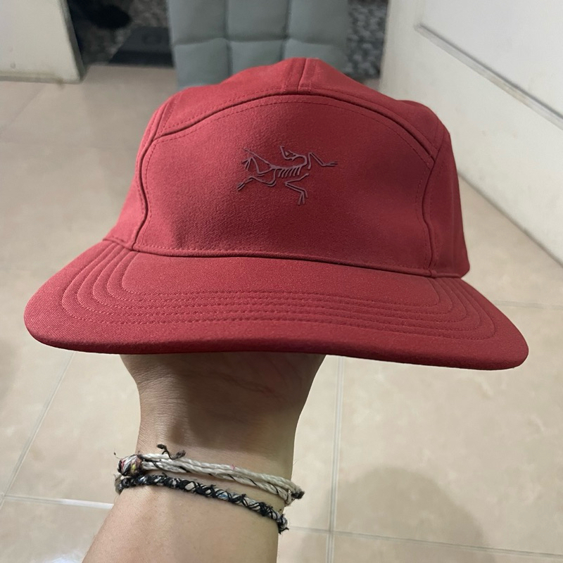 Arcteryx calcium 5 panel hat red maroon like new | Shopee Malaysia