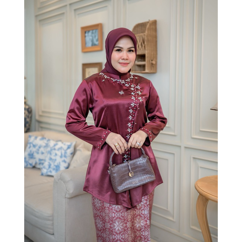Kebaya Kurung Lylie / modern Kebaya / Latest Kebaya / Top and bottom ...
